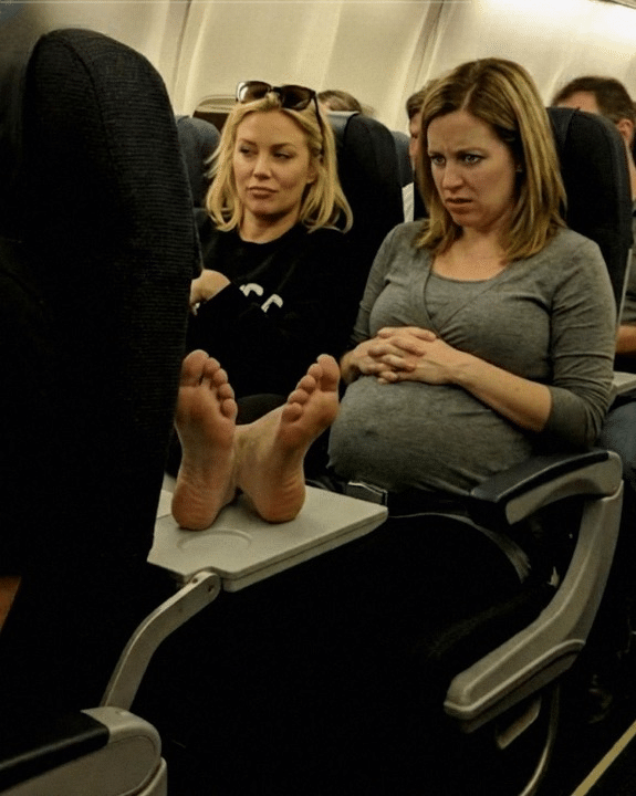 A Woman Put Her Bare Feet on My Tray Table While I Was Pregnant — 10 ...